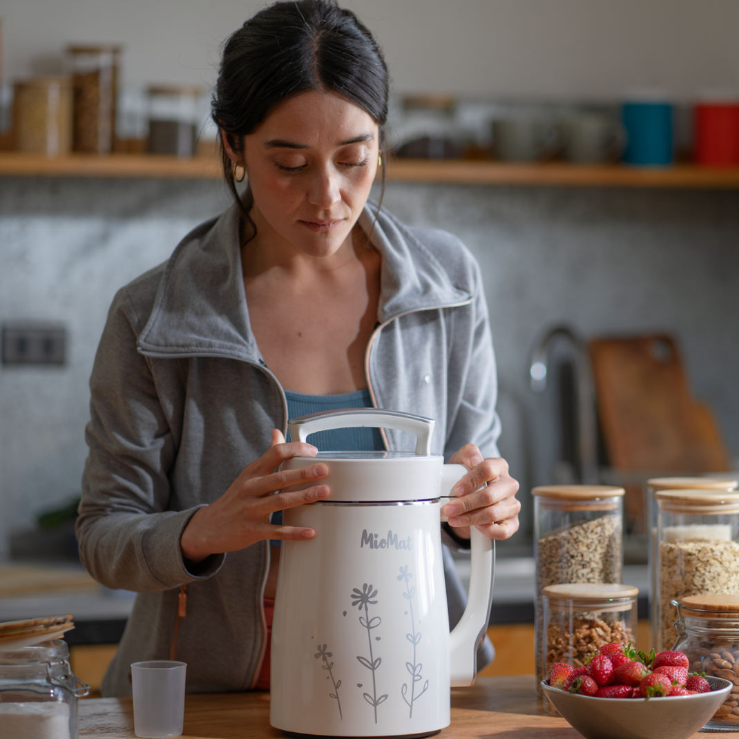 MioMat - Homemade Soy Milk the Easy Way